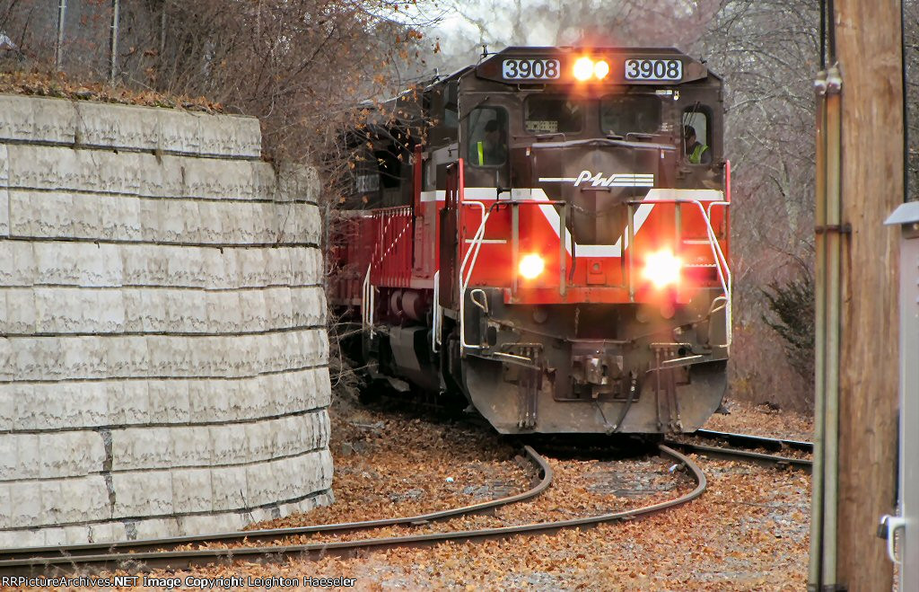 PW 3908 with train NR4